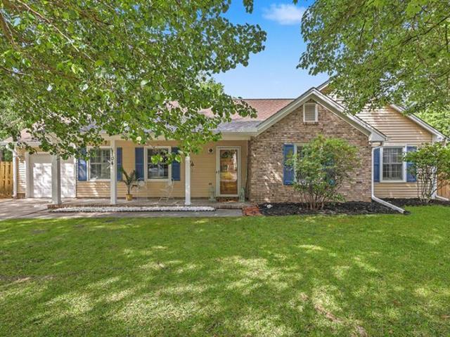 104 Kings Ct, Goose Creek, SC 29445