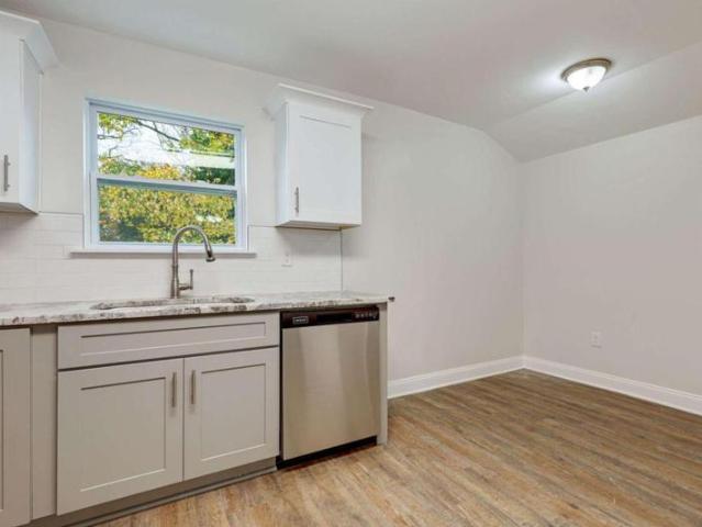 104 Klassing St SW
