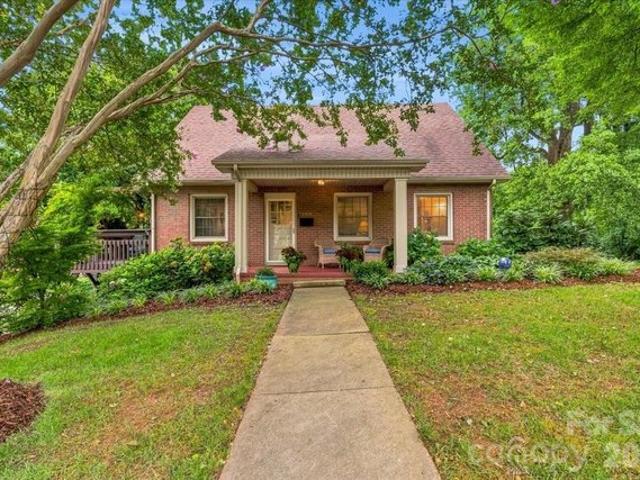 104 Hawthorn Ln, Morganton, NC 28655