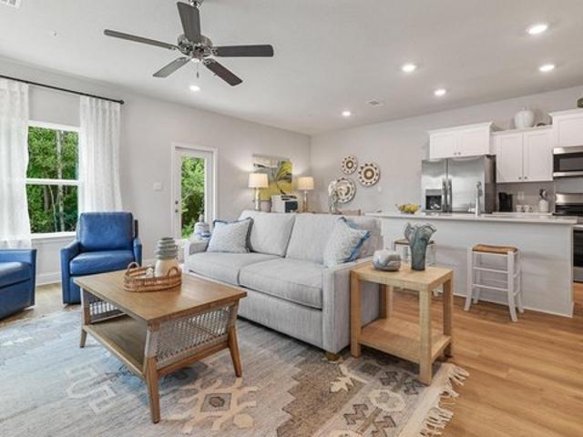 104 Harper Grove Cir, Ocean Springs, MS 39564