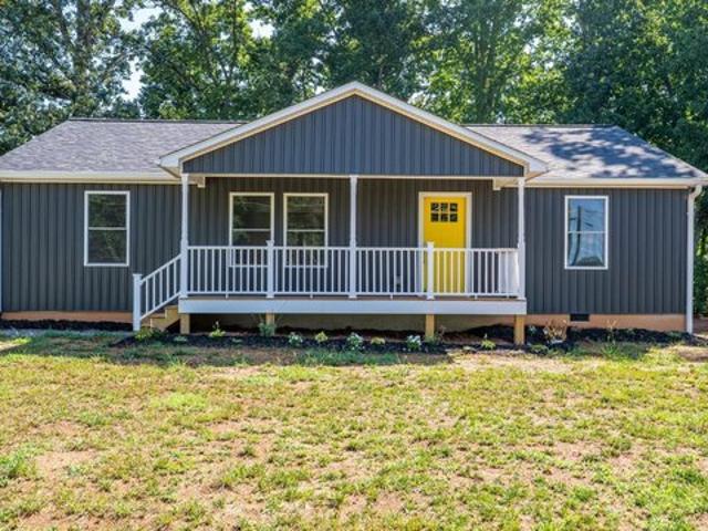 104 Harvey St, Gretna, VA 24557