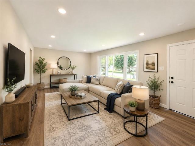 104 Heath LN