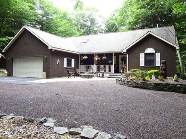 104 Hickory Ln, Greentown, PA 18426
