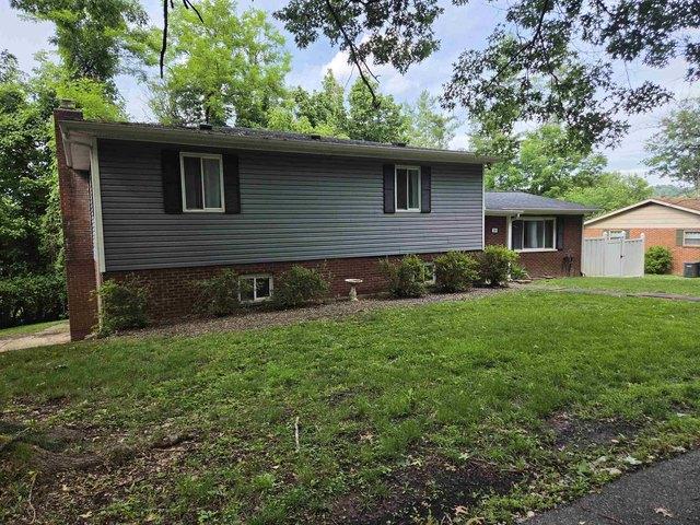 104 Highland Ct, Louisa, KY 41230