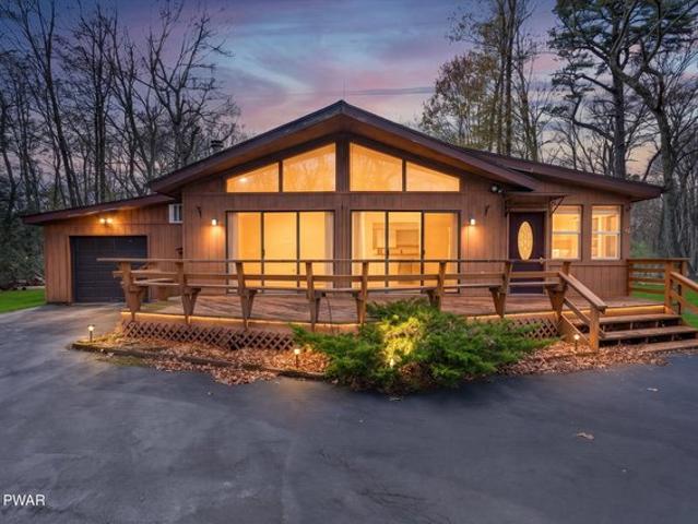 104 Hillcrest Dr, Hawley, PA 18428