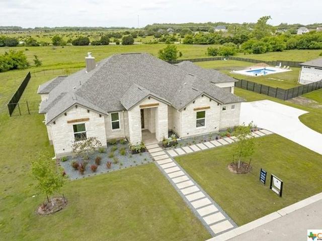104 Huerta Rd, Florence, TX 76527