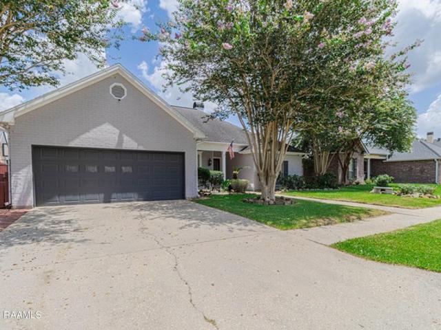 104 Hyacinth Dr, Lafayette, LA 70506