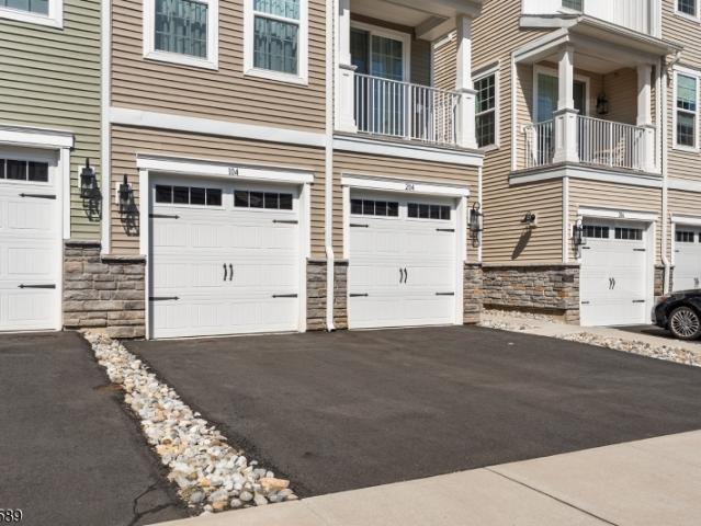 104 Iris Ct
