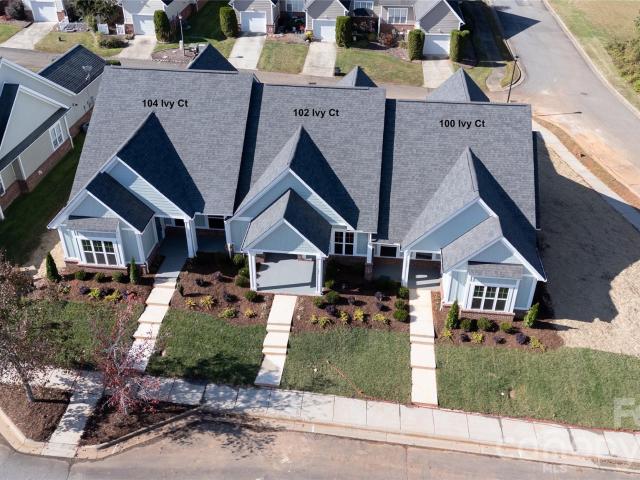 104 Ivy Court