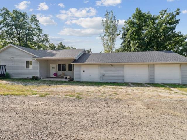 104 Ivy Dr, Montezuma, IA 50171