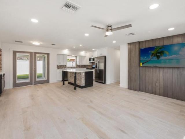 104 Jamaica Dr, Naples, FL 34113