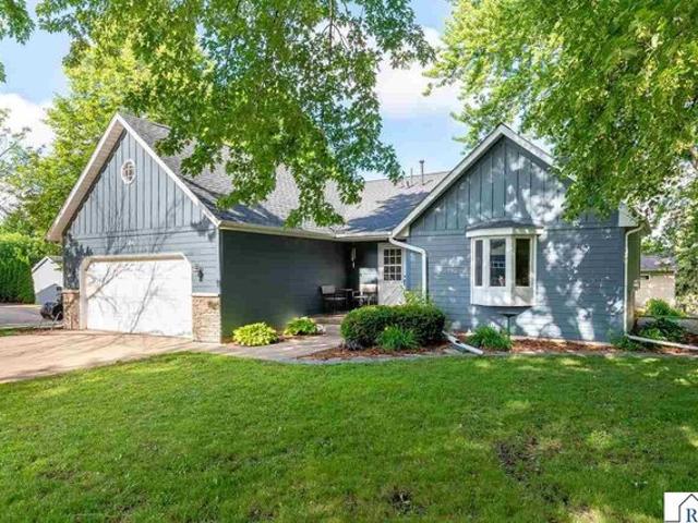 104 James Dr, Eagle Lake, MN 56024