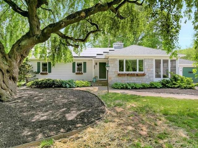 104 Jesswig Dr, Hamden, CT 06517