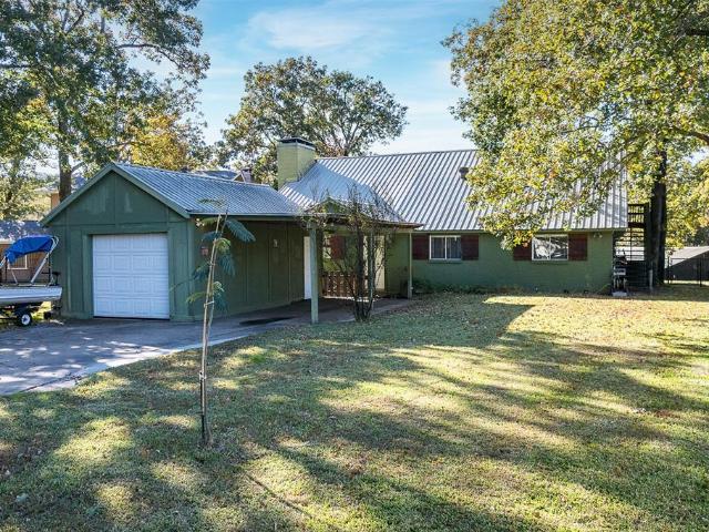104 Oakcrest Court