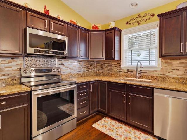 104 Oakstone Run
