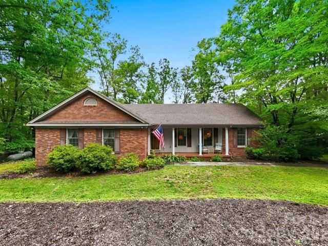 104 Laurelwood Dr, Morganton, NC 28655