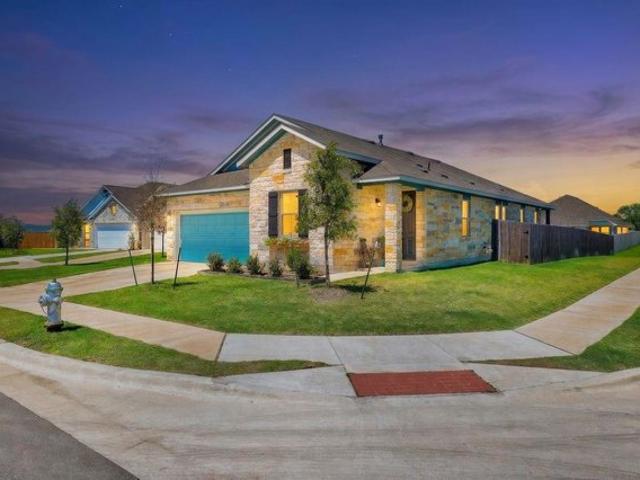 104 Ladolia Ln, San Marcos, TX 78666