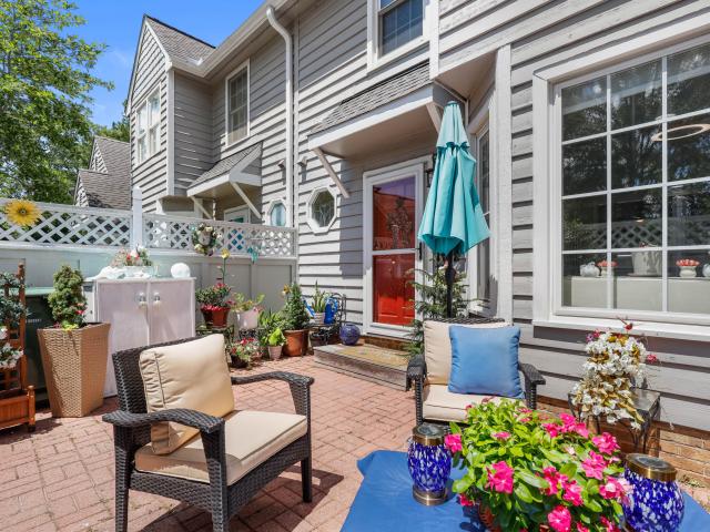 104 Lakewater Drive
