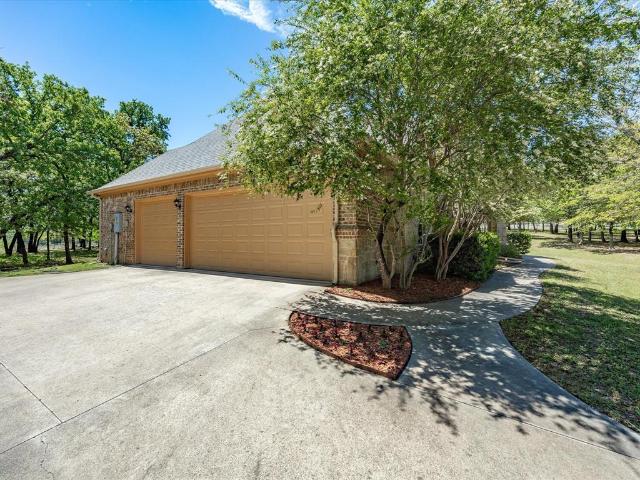 104 Lariat Ct, Azle, TX 76020 | MLS #21232