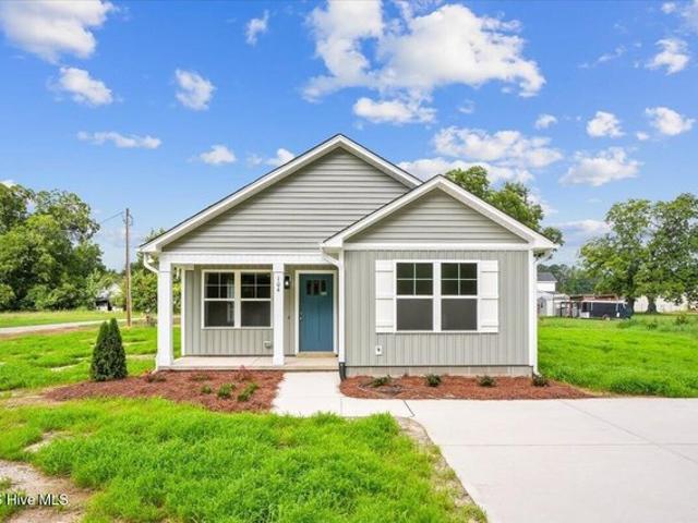 104 Lee St, Roseboro, NC 28382