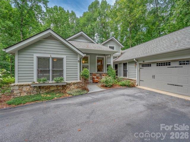 104 Little Cherokee Rdg, Hendersonville, NC 28739
