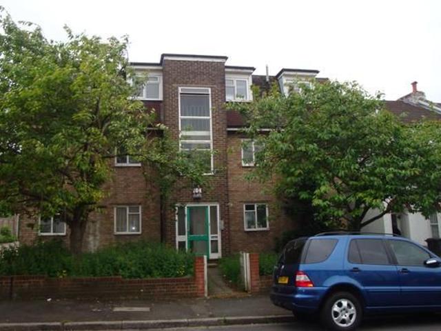 104 Livingstone Road, Thornton Heath CR7, 1 bed flat to rent, £1,250 pcm | PrimeLocation
