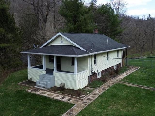 104 Lilac Ln, Wheeling, WV 26003