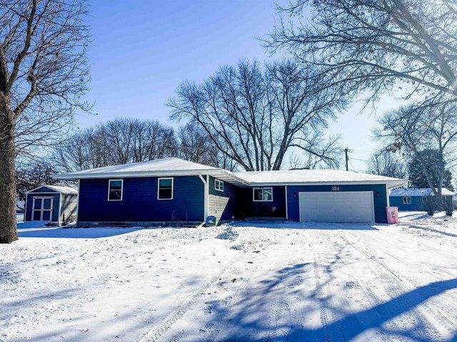 104 Montclare Ln, Belmond, IA 50421