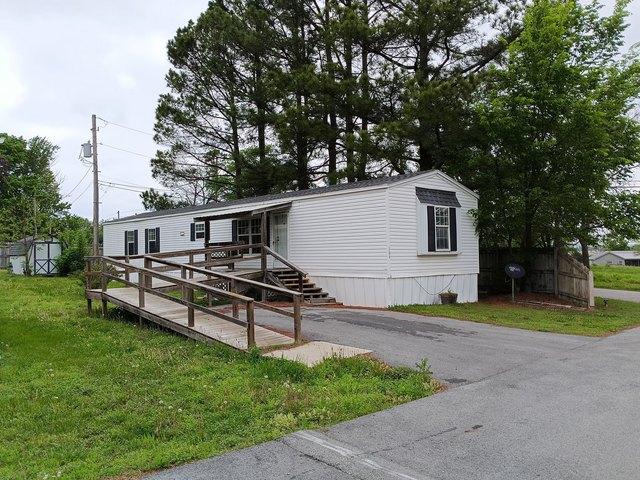 104 Matthews St, Hollister, MO 65672