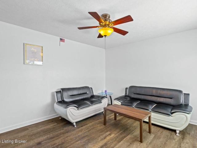 104 Mackie Ct