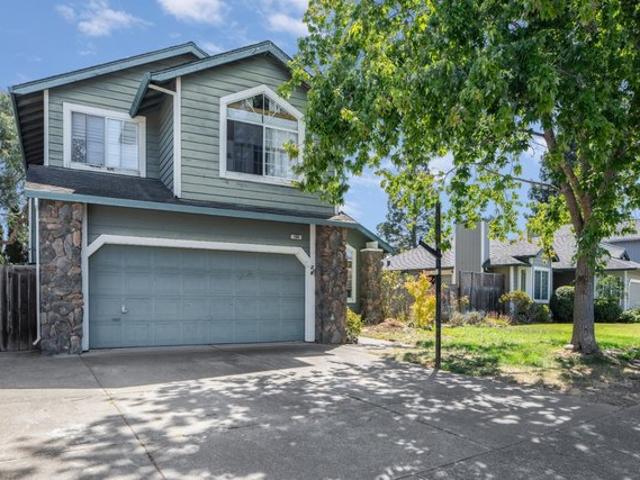 104 Macklin Dr, Cotati, CA 94931