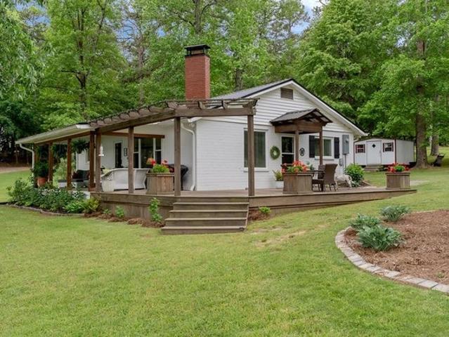104 McCalla Dr, Iva, SC 29655