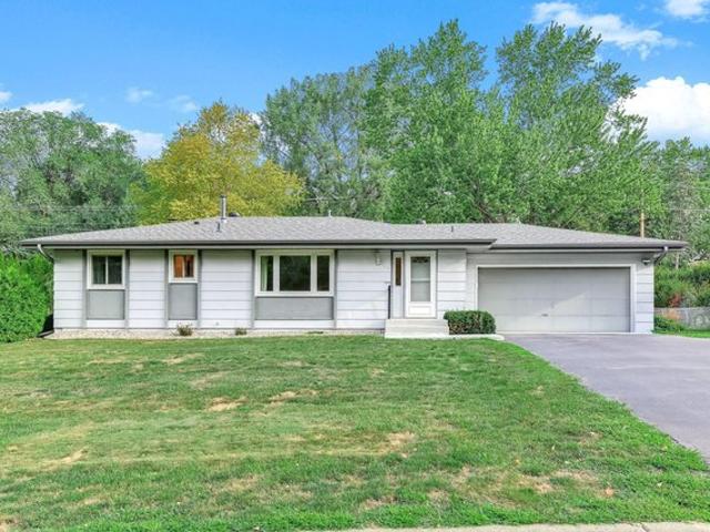 104 Meadow Cir N, Burnsville, MN 55337