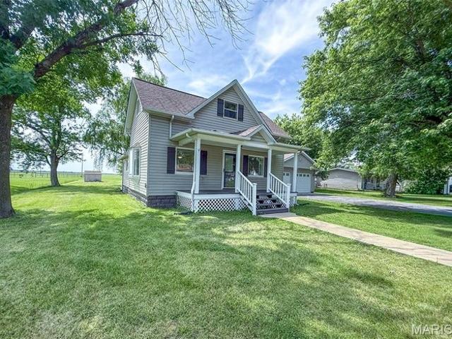 104 N 6th St, Witt, IL 62094