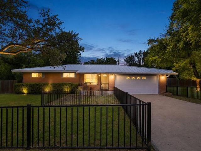 104 N Willis St, Lampasas, TX 76550