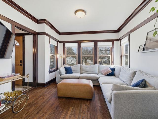 104 N Ardmore Avenue