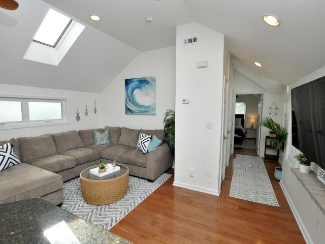 104 N Dudley Ave