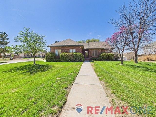 104 Nottingham Ct, Garden City, KS 67846