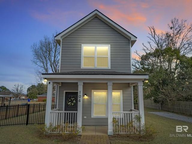 104 NE 3rd St, Summerdale, AL 36580