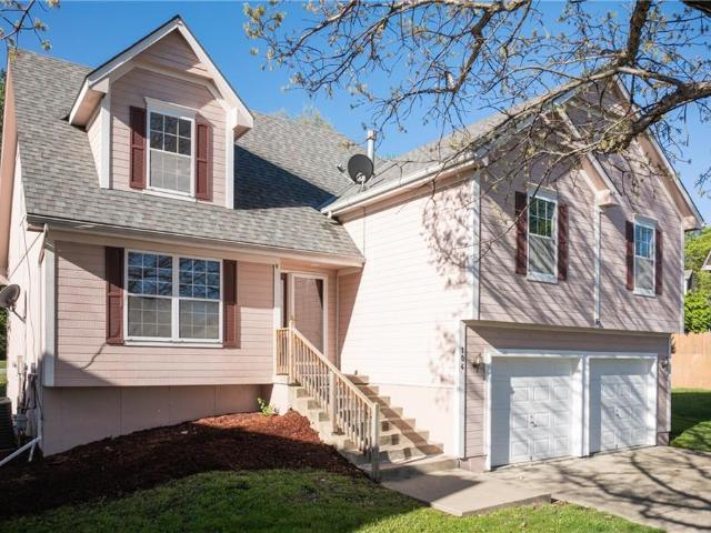 104 NE Stonebridge Ct, Blue Springs, MO 64014 | MLS #2610 | Compass