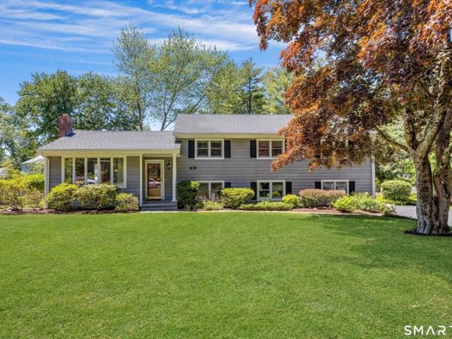 104 Nutmeg Ln, Stamford, CT 06905