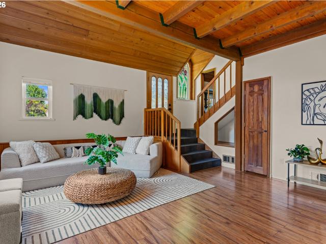 104 nw dawnhill ct