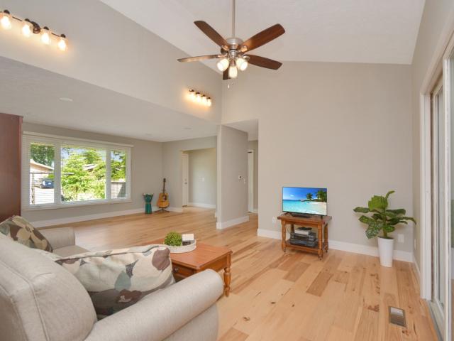 104 S Williamsburg Drive