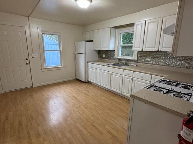 104 S Pearl St S