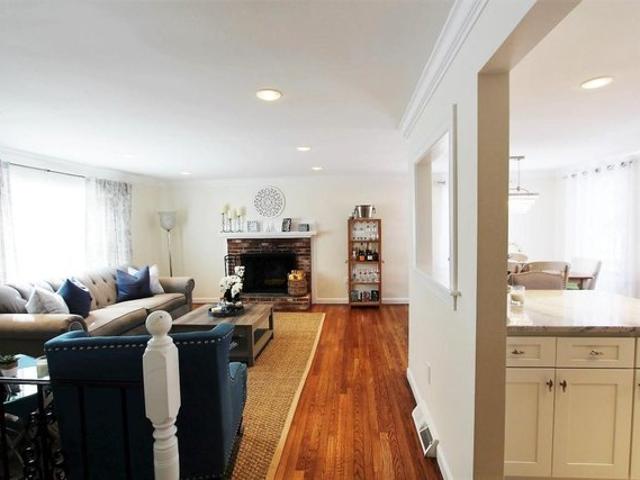 104 Seagate Ln, Hyannis, MA 02601