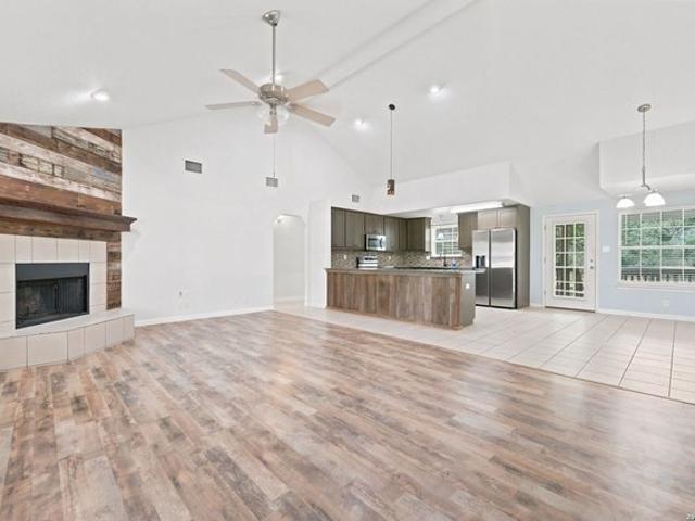 104 Shadow Woods, La Vernia, TX 78121