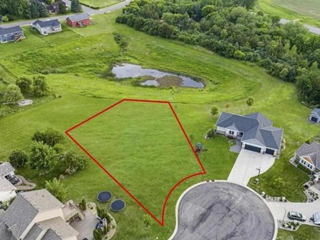 104 Spruce Ct, Le Sueur, MN 56058