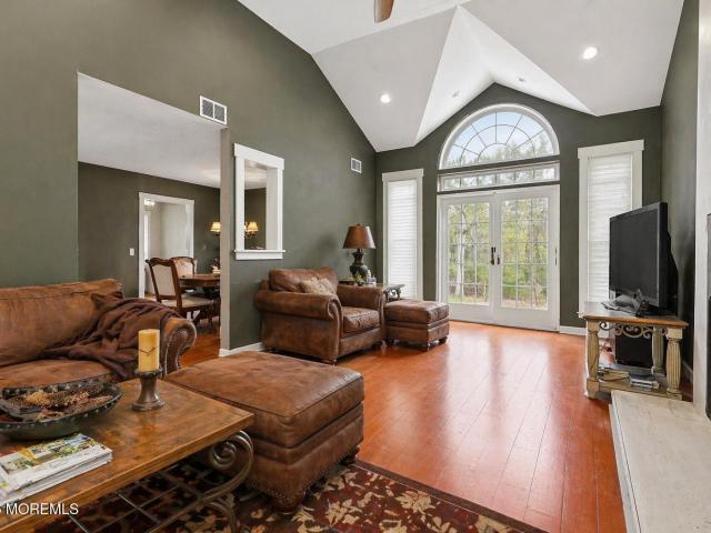 104 Spruce Circle N