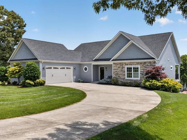 104 St Christopher Ct, Moneta, VA 24121