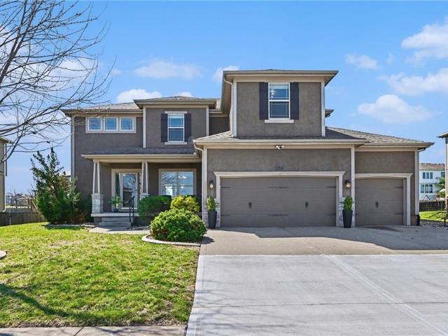 104 SW Shores Dr, Lee's Summit, MO 64064 | MLS #2609